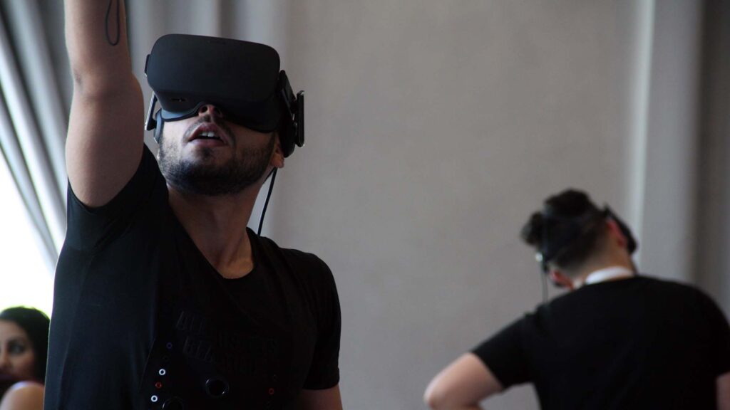 The Infinite Loop Virtual Reality Team Building Game | TeamBonding