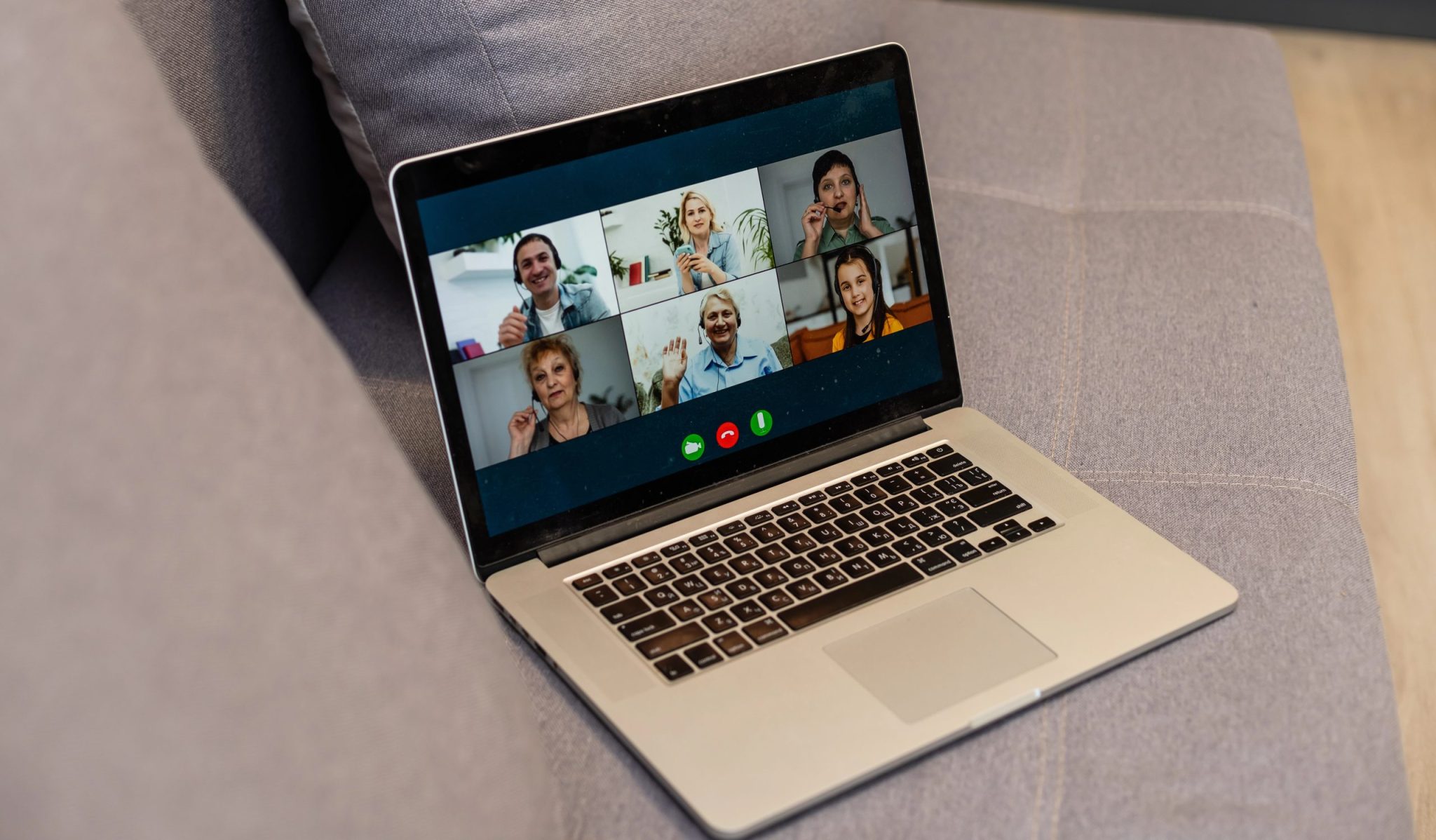 Remote Team Huddle Ideas That Actually Work | TeamBonding