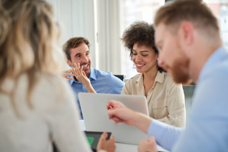 Leadership vs Management: What's the Difference | TeamBonding