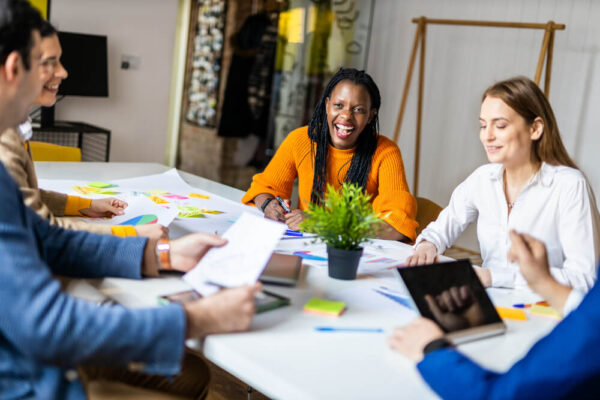 12 Ways to Foster Employee Connections | TeamBonding